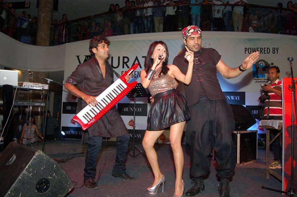 GLAM GARBA @ VR SURAT - A RUNWAY SUCCESS! | News | Gujarat ...